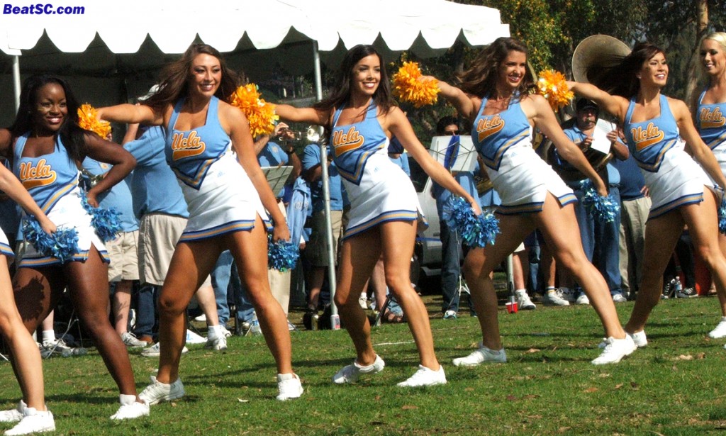 UCLA Dance Team 2009 — wsh09fb-189 – Beat 'SC